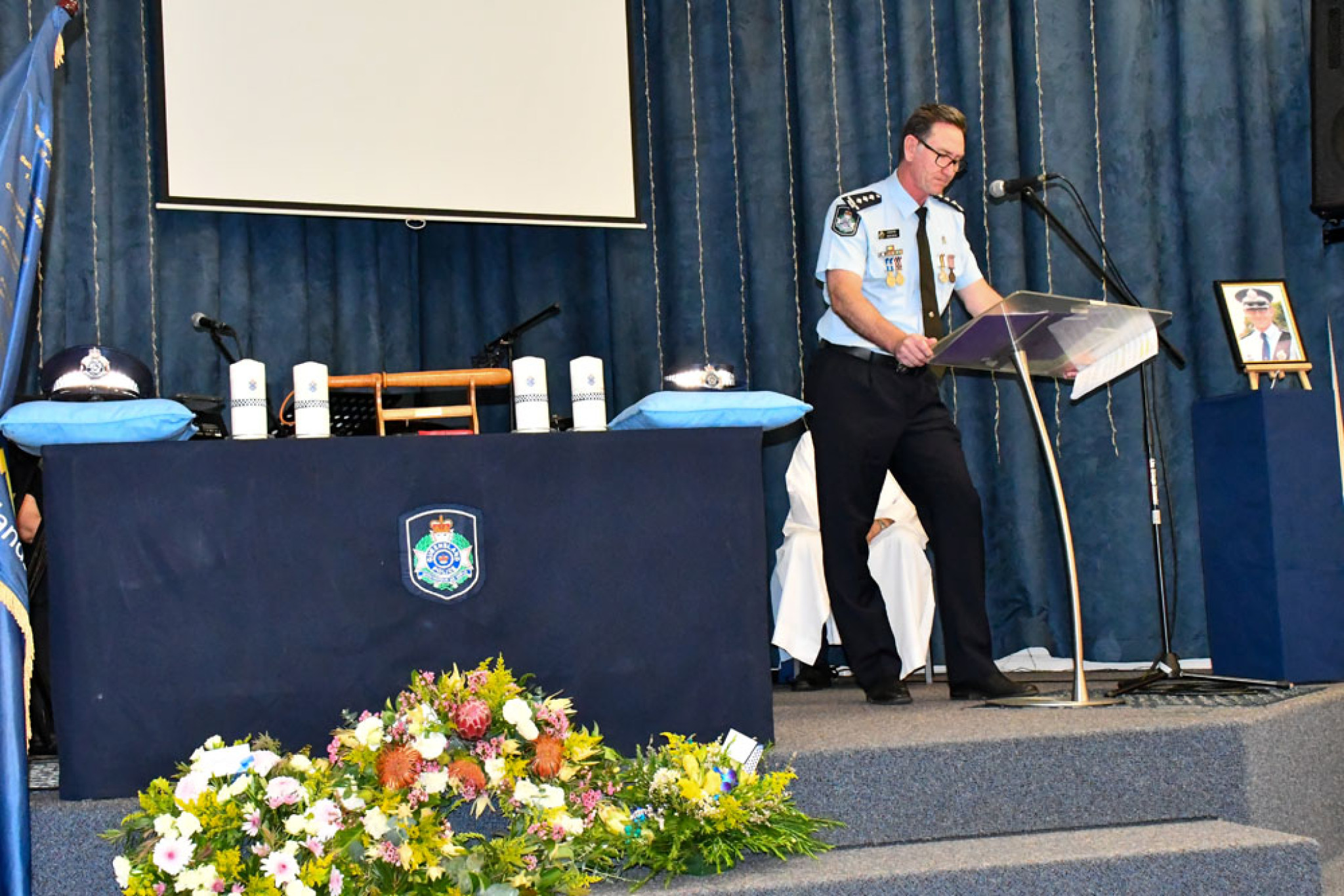 Community stops to remember our fallen police officers | The Express ...